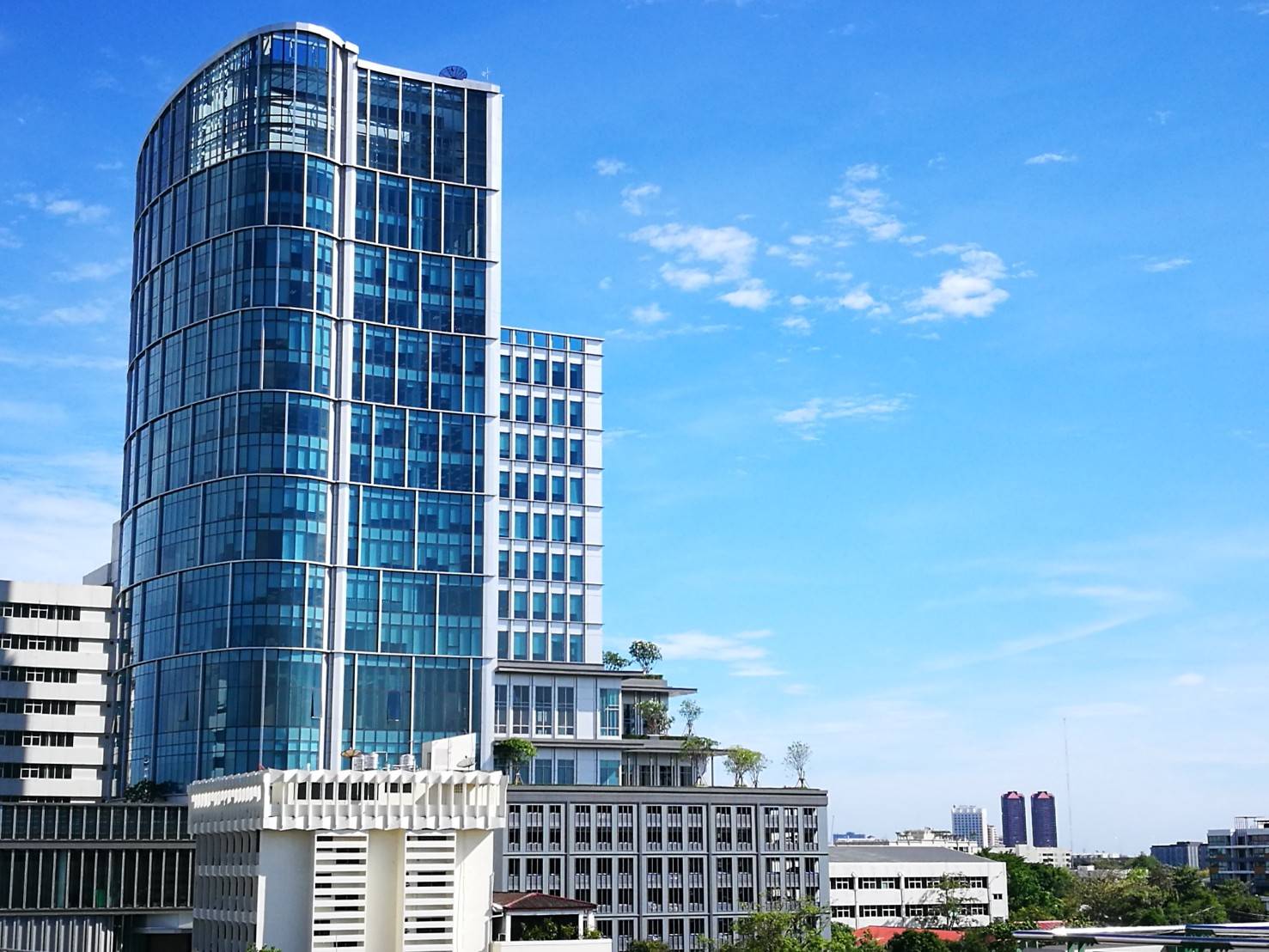 Review : อาคารออฟฟิศ สำนักงาน ย่านบางจาก ตึก เอ็ม ทาวเวอร์ (M tower ...